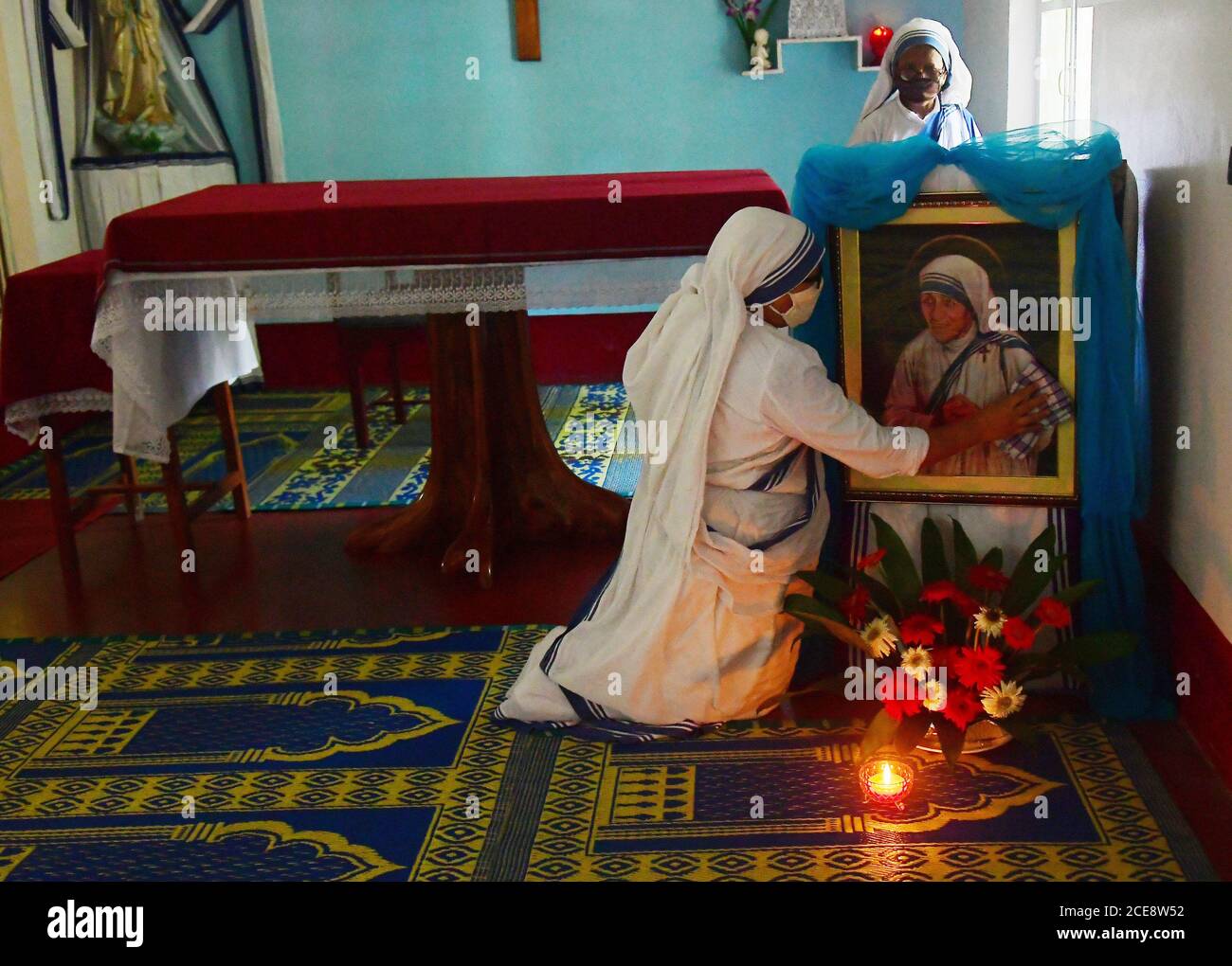 Catholic nuns from Nirmala Shishu Bhavan cleaning the photograph of ...