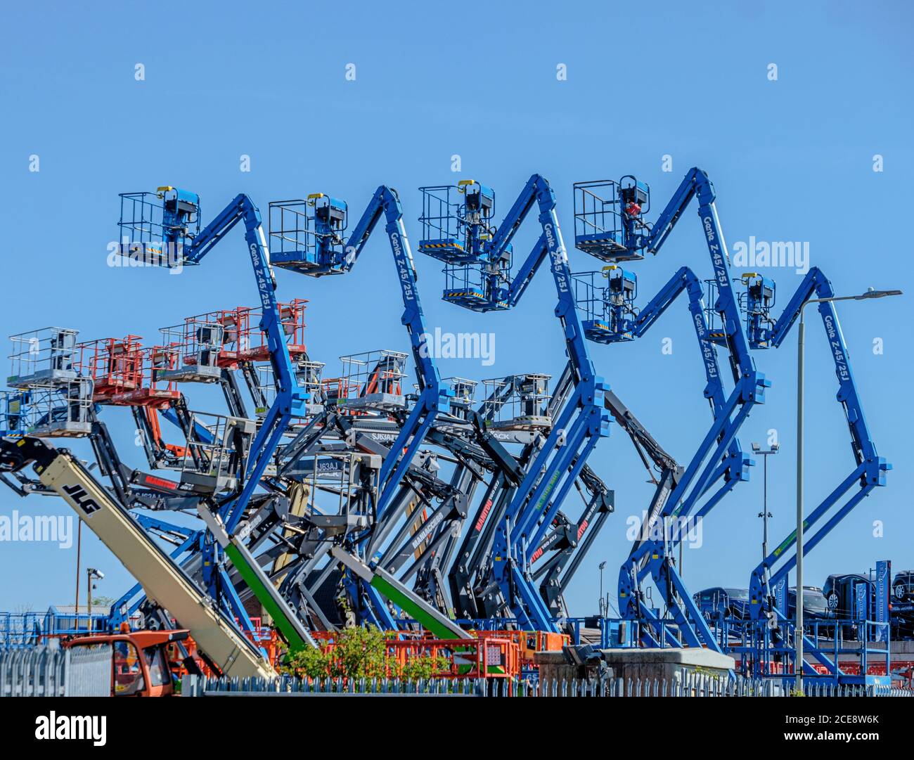 Articulated boom lift hi-res stock photography and images - Alamy