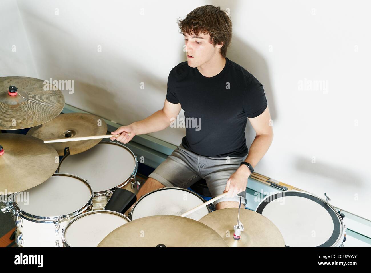 Drum kit from above hi-res stock photography and images - Alamy