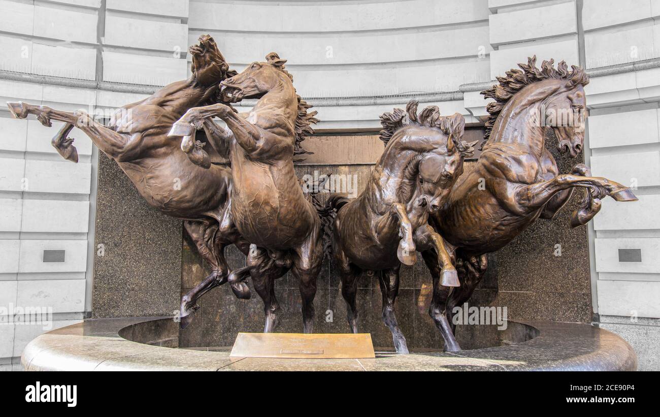 Statue of helios hi-res stock photography and images - Alamy