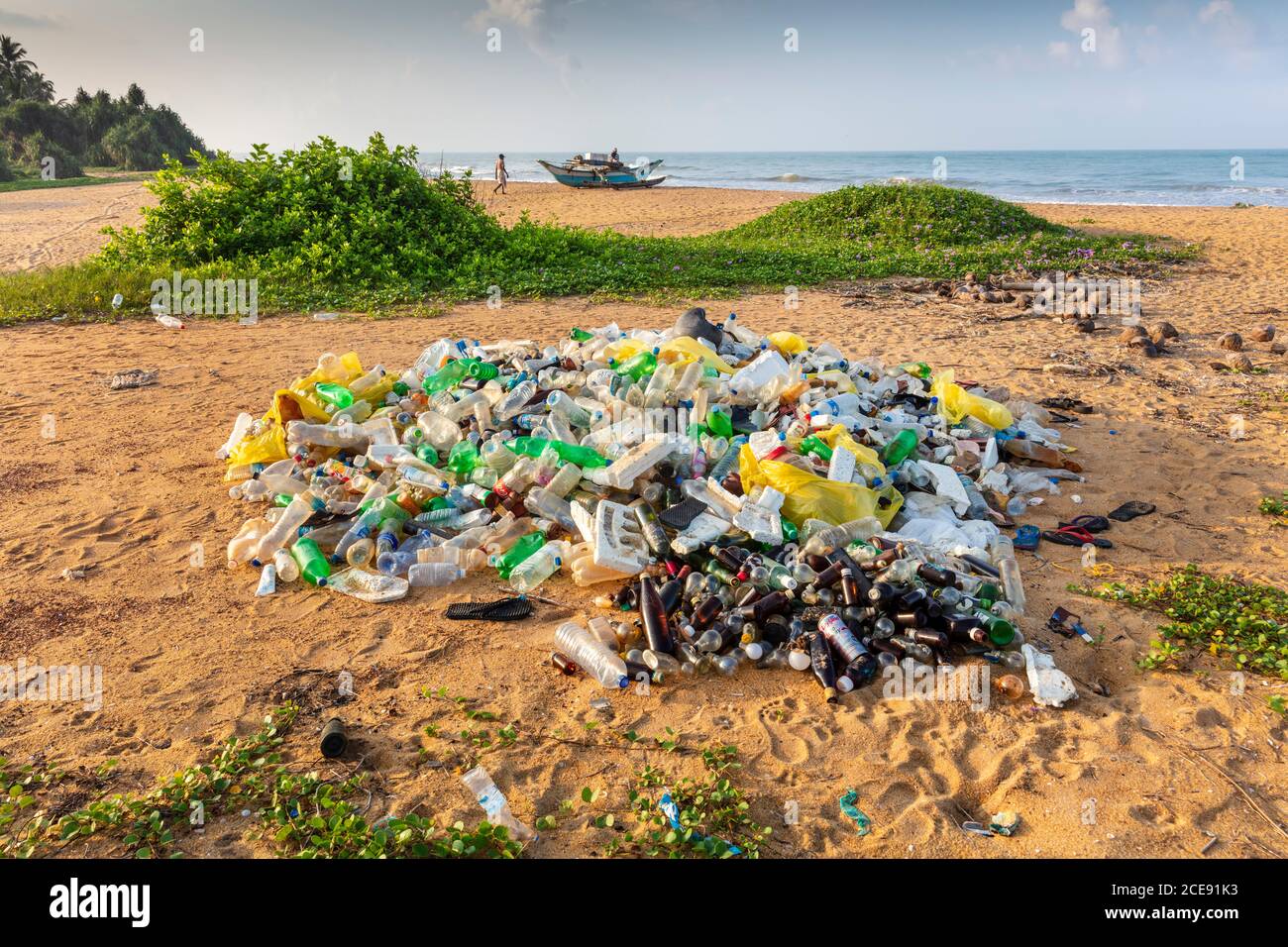 Sri Lanka, Waduwa, Pollution on beach. Plastic Stock Photo - Alamy