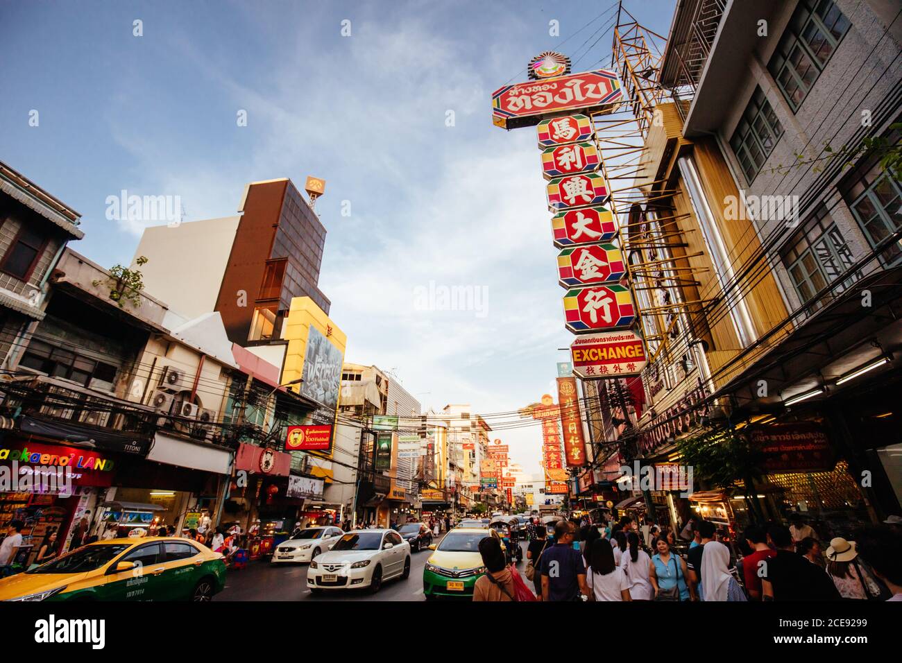 Yaowarat gold hi-res stock photography and images - Alamy