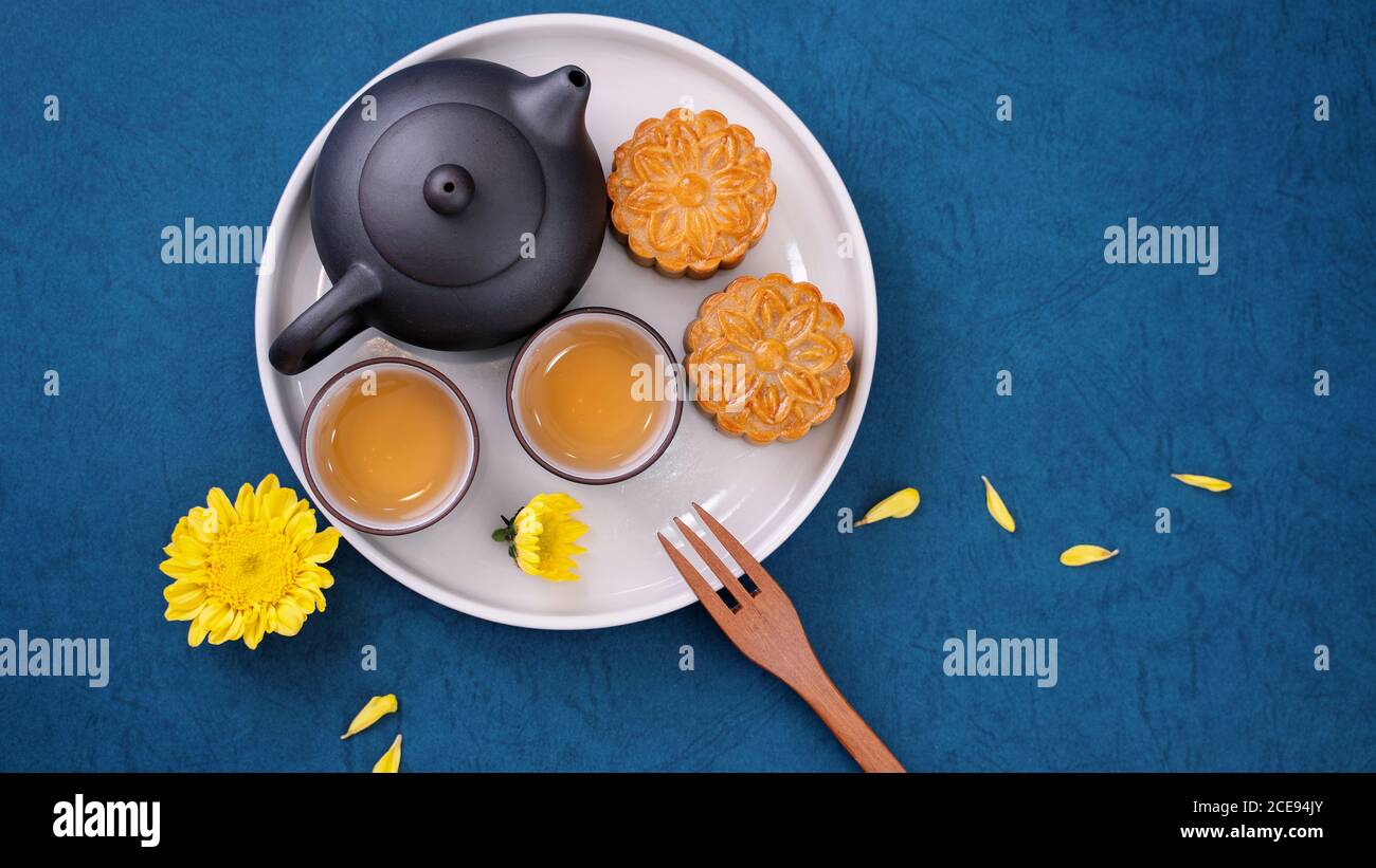 Moon cake for Mid-Autumn Festival, delicious beautiful fresh mooncake ...