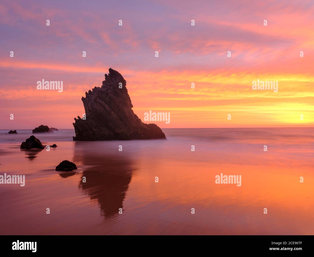 Sunset beach portugal hi-res stock photography and images - Alamy