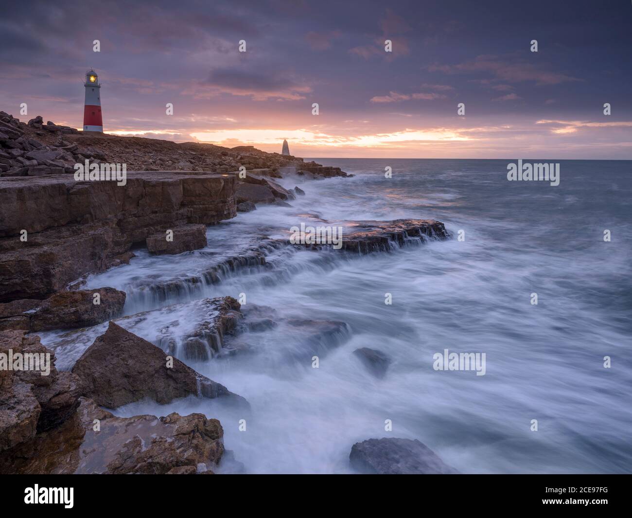 Lighthouse waves crashing hi-res stock photography and images - Alamy