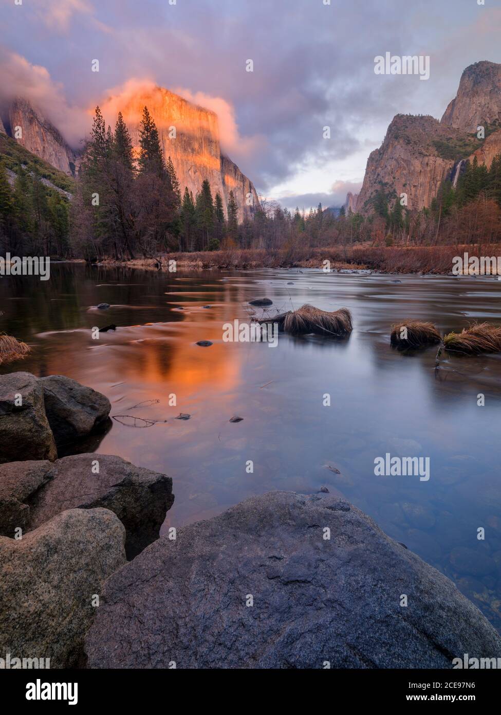 Yosemite valley sunset view hi-res stock photography and images - Alamy