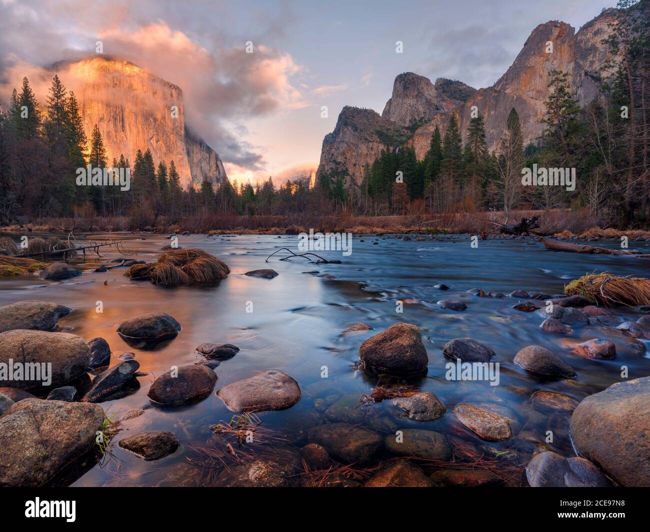 Yosemite valley sunset view hi-res stock photography and images - Alamy