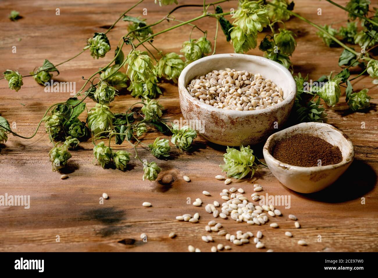 Hops, wheat and malt Stock Photo - Alamy