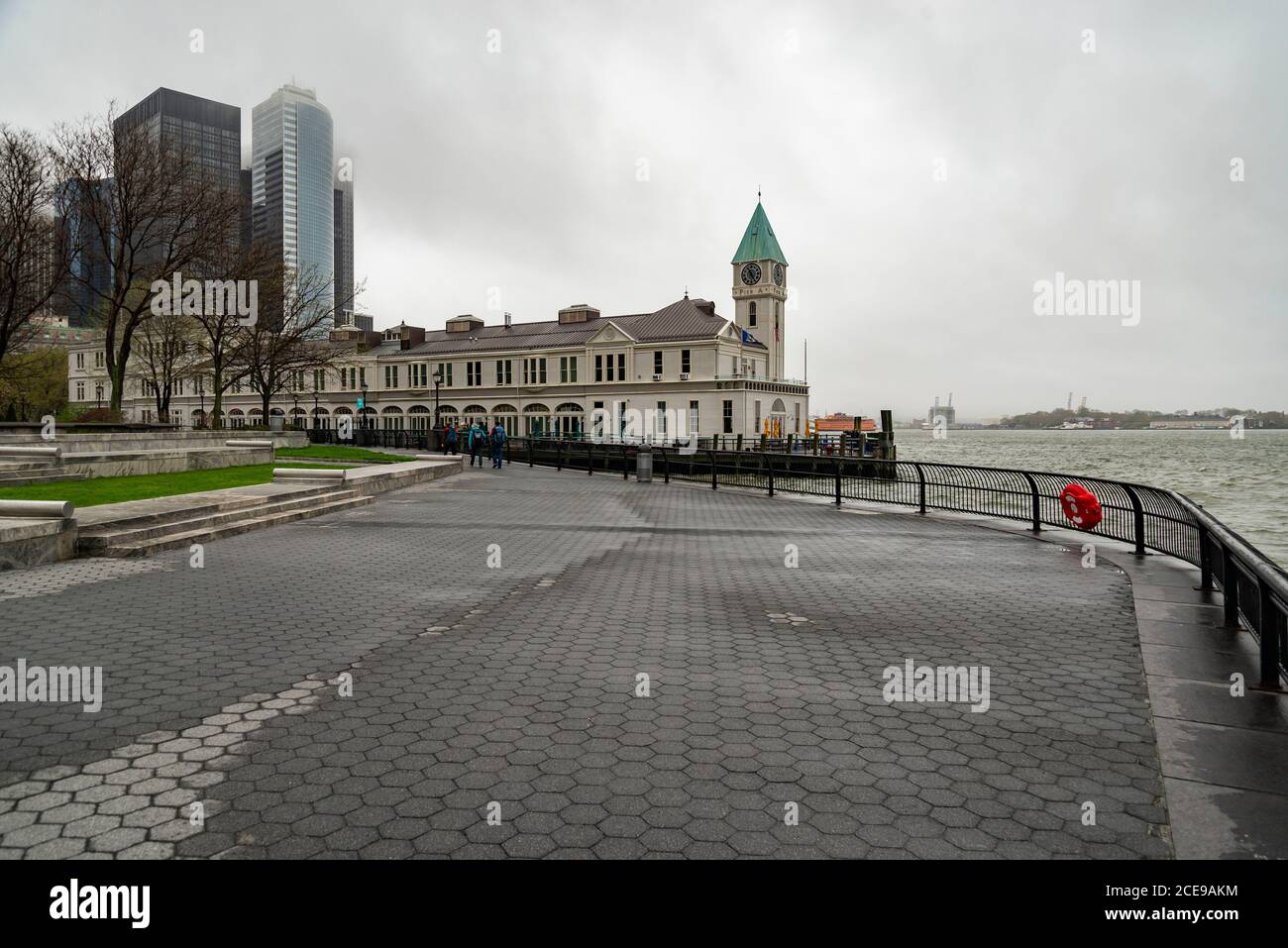 The pedestrian path on Battery Park in New York City Stock Photo - Alamy