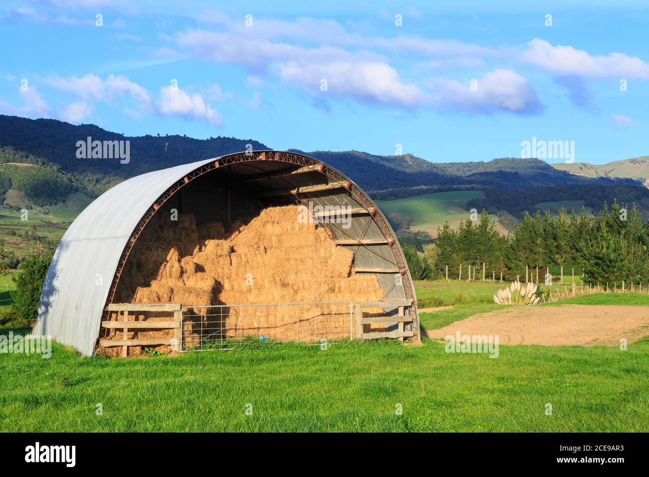 Round farm building hi-res stock photography and images - Alamy