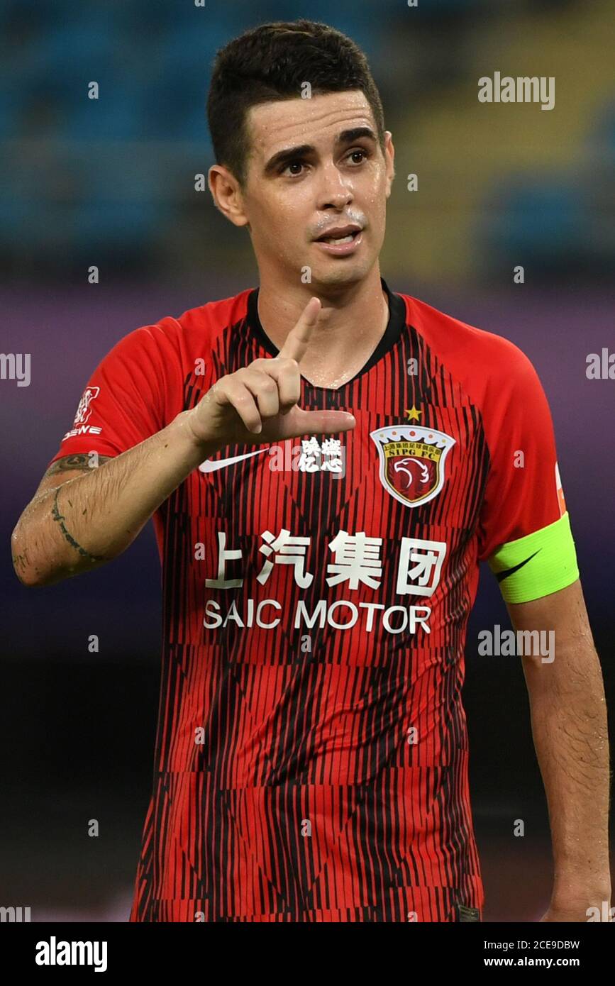 Chinese super league oscar hi-res stock photography and images - Alamy