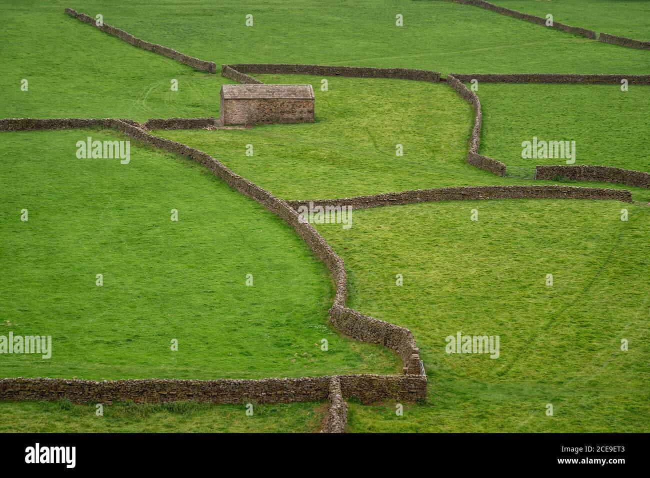 Swaledale, Stone Barns in the Yorkshire Dales, England Stock Photo - Alamy