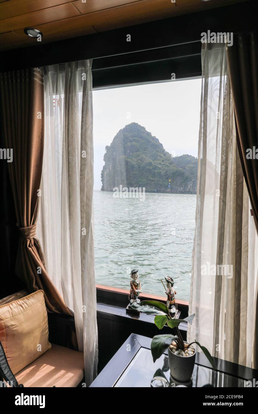 Cruise ship cabin window hi-res stock photography and images - Alamy