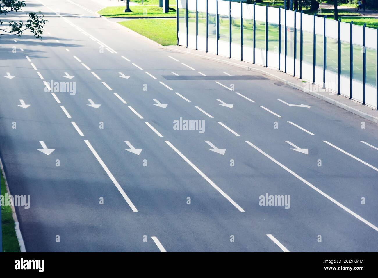 Traffic arrows hi-res stock photography and images - Alamy