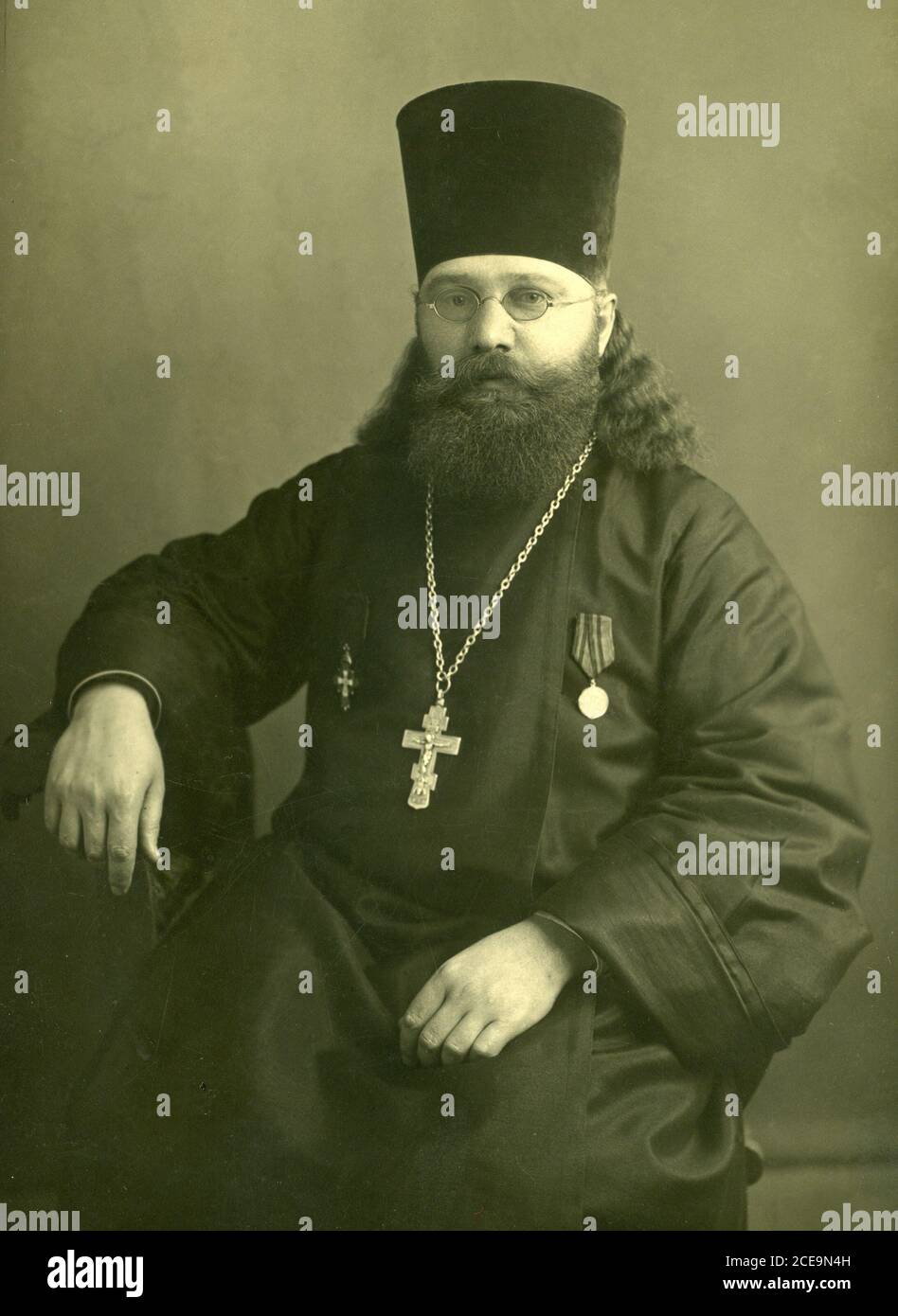 Portrait of priest hi-res stock photography and images - Alamy
