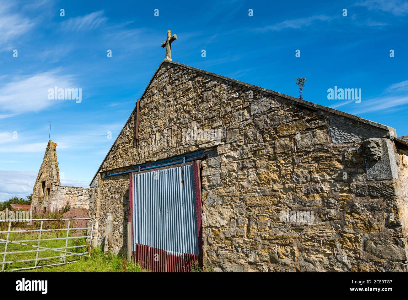 Derelict farm building scotland hi-res stock photography and images - Alamy