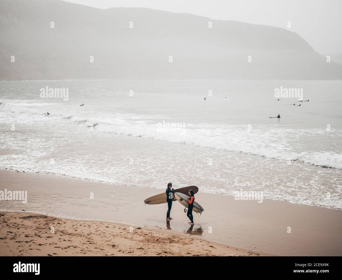 Two surfers side by side on wave hi-res stock photography and images - Alamy
