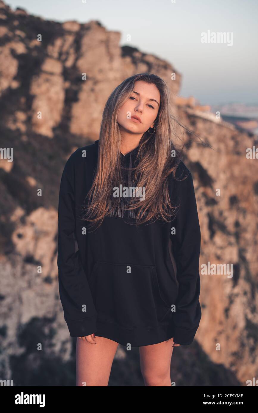 Lady standing hi-res stock photography and images - Alamy