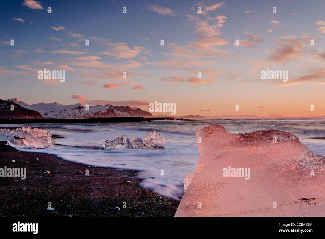 Crystal blue sea waves splashing hi-res stock photography and images ...