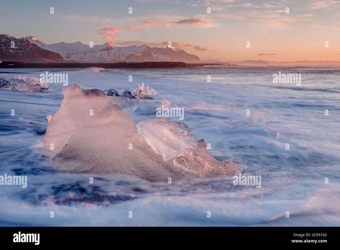 Crystal blue sea waves splashing hi-res stock photography and images ...
