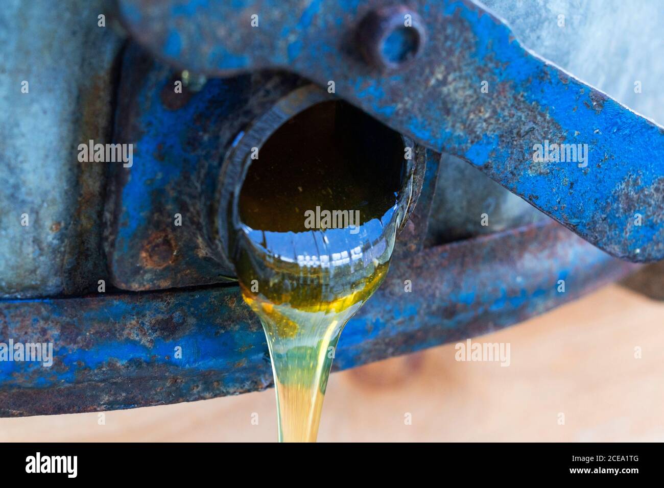 Honey extracting golden flow hi-res stock photography and images - Alamy