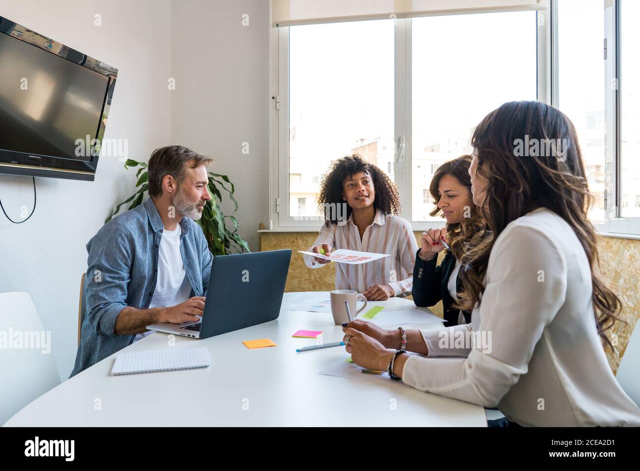 Colleagues workplace during meeting hi-res stock photography and images ...