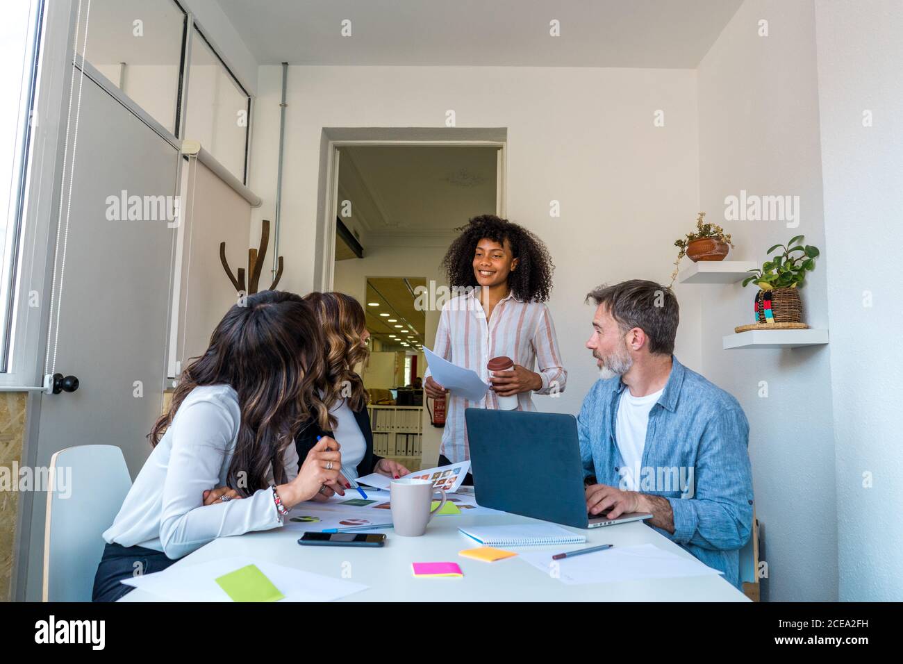 Colleagues people hi-res stock photography and images - Alamy