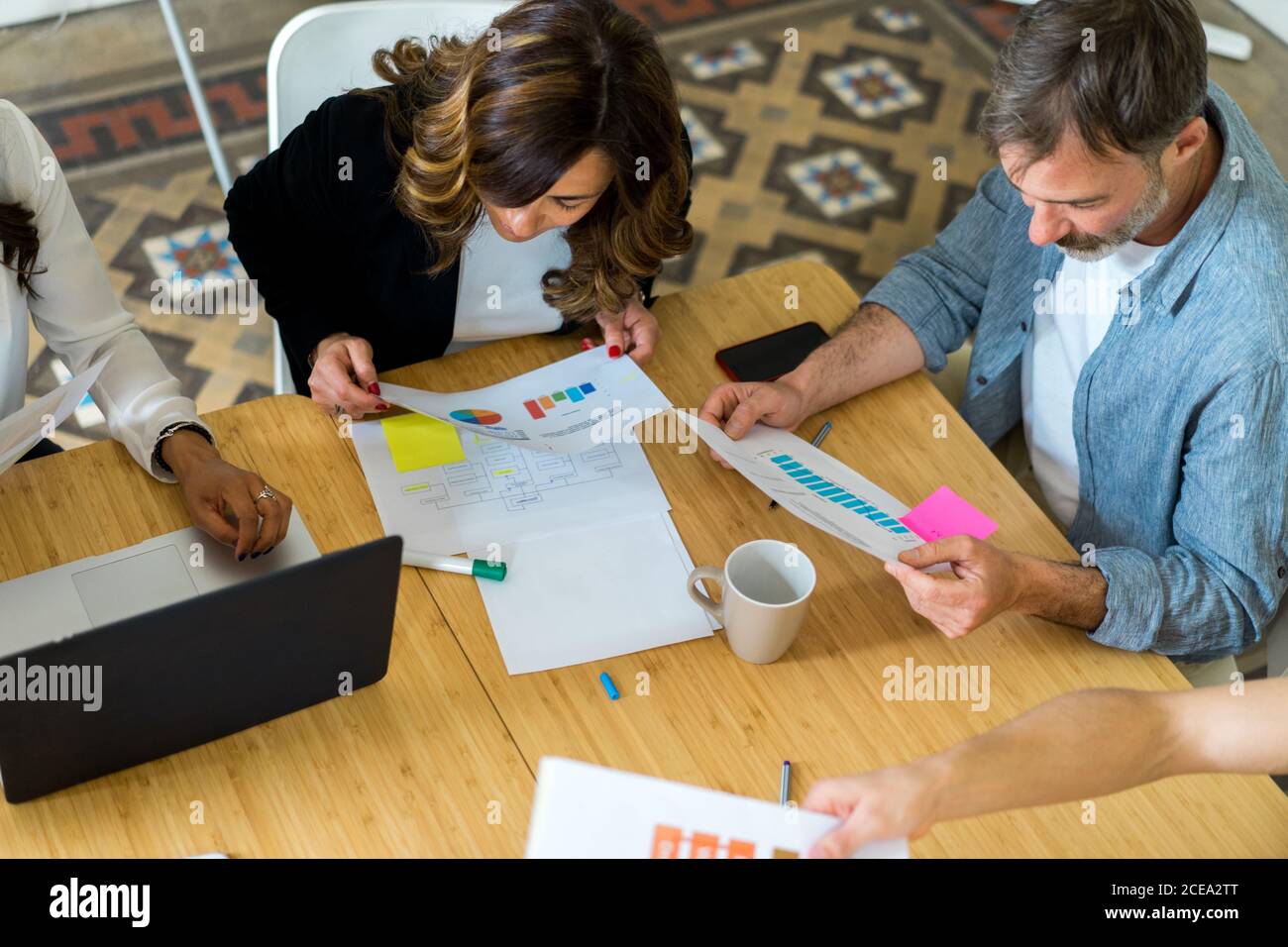 Tablet desk meeting from above hi-res stock photography and images - Alamy