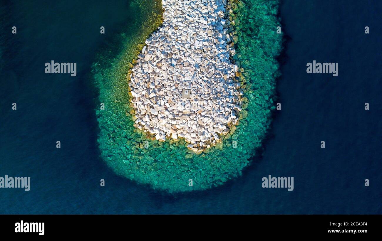 Underwater rocks hi-res stock photography and images - Alamy