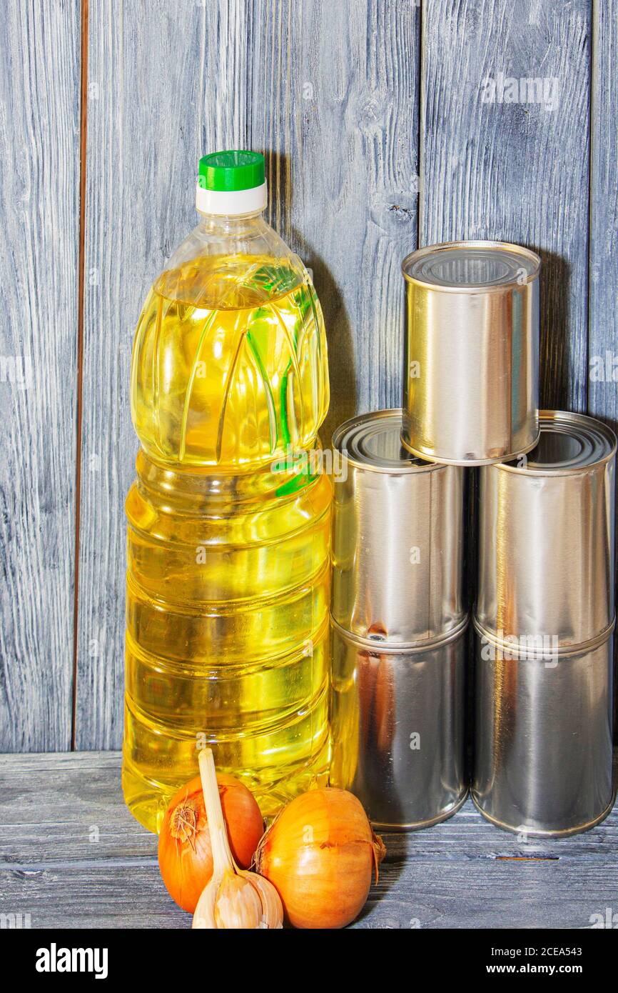 canned food and vegetable oil on a wooden shelf, food crisis Stock ...