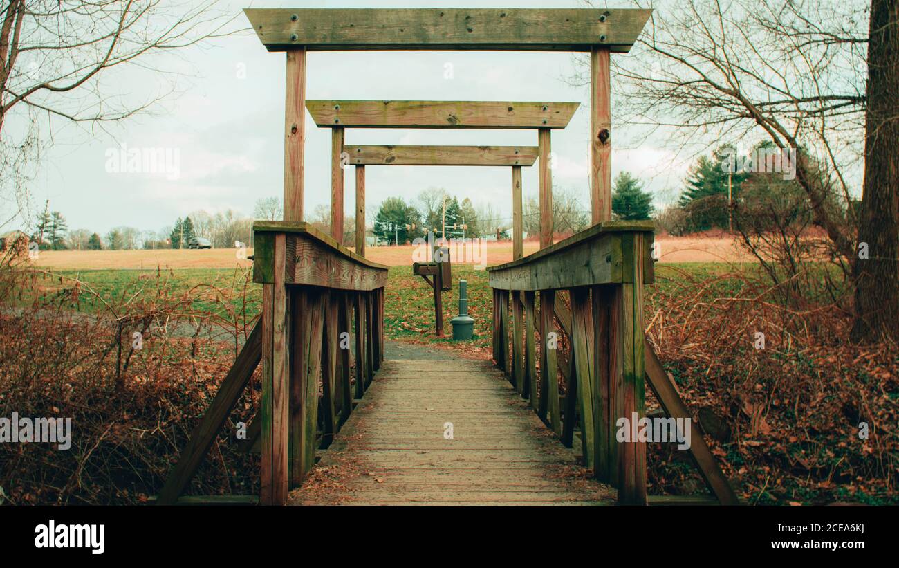 Old timber footbridge hi-res stock photography and images - Alamy