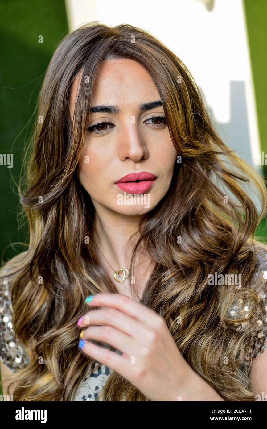 female Arab model after makeup and hair style Stock Photo - Alamy