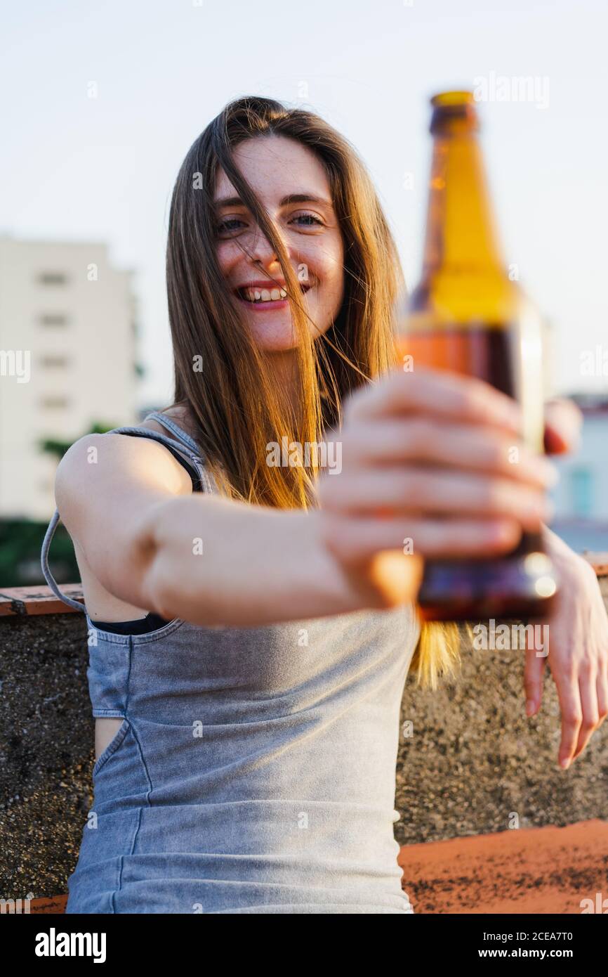 Woman hand holding bottle beer hi-res stock photography and images - Alamy