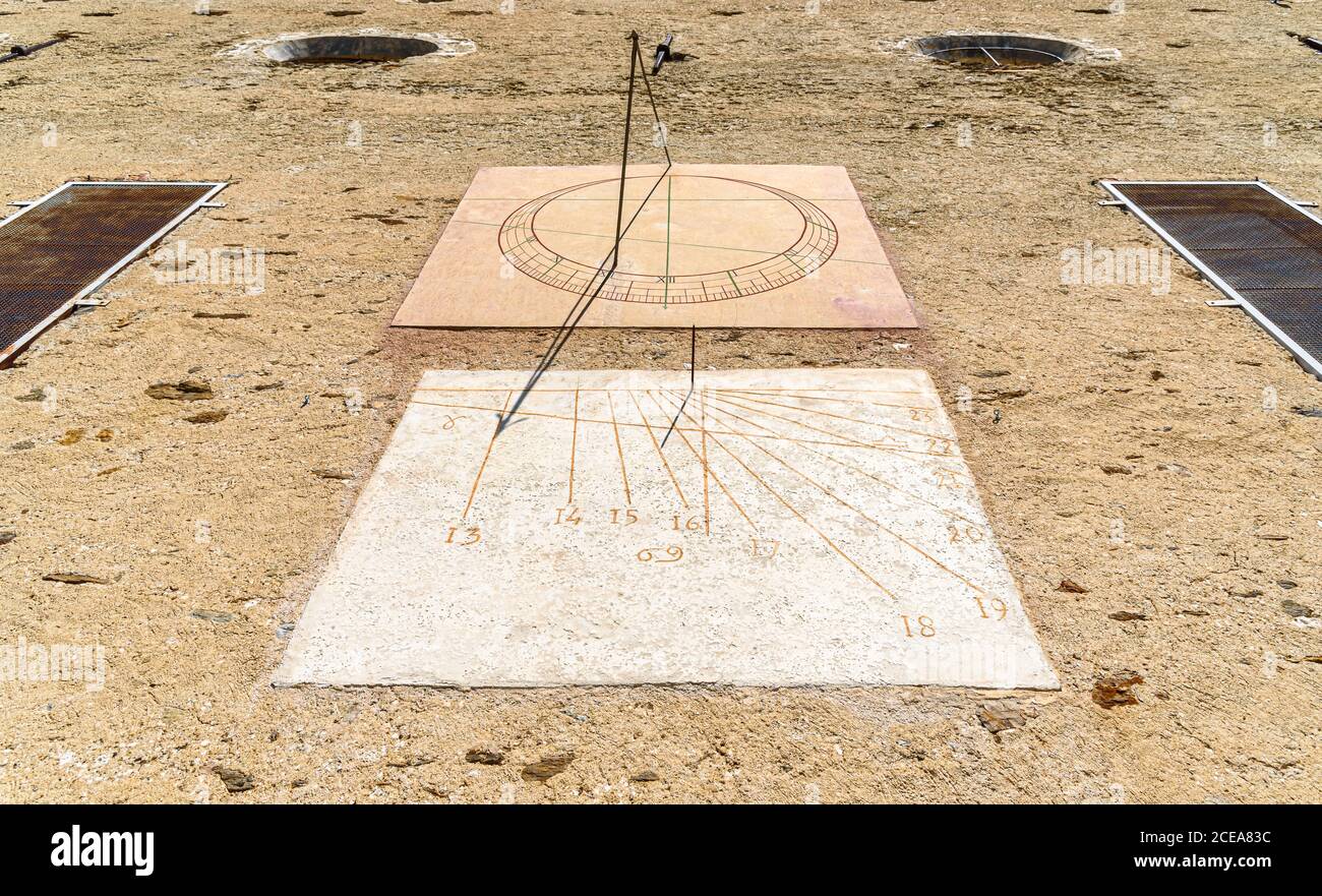 Roman sundial ancient hi-res stock photography and images - Alamy