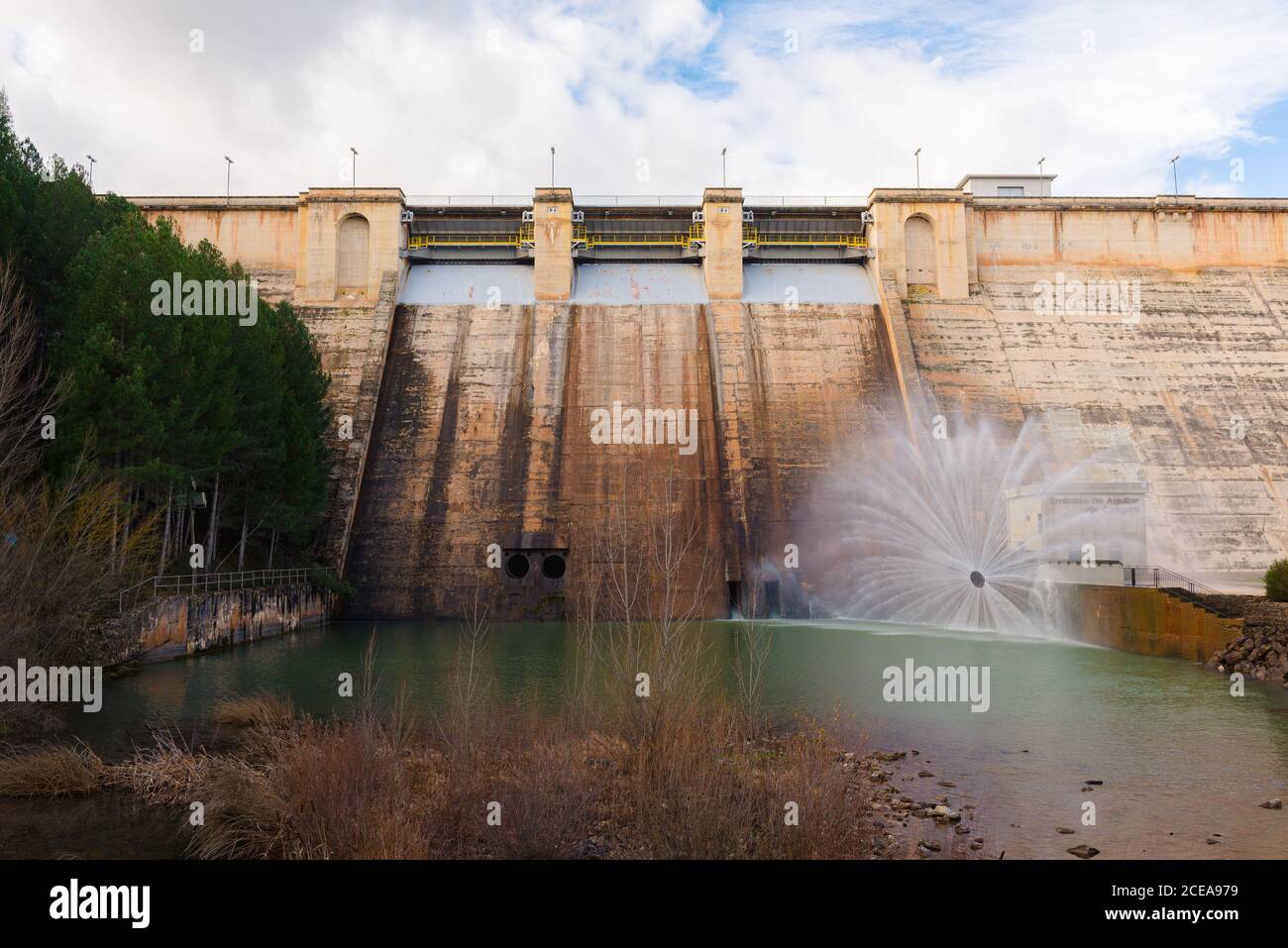 Construction of hydroelectric power station hi-res stock photography ...
