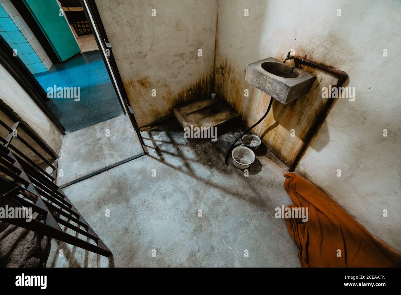 Prison cell sink hi-res stock photography and images - Alamy