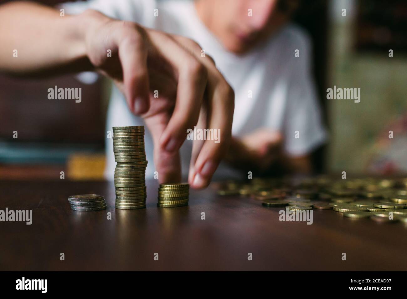 Guy counting hi-res stock photography and images - Alamy