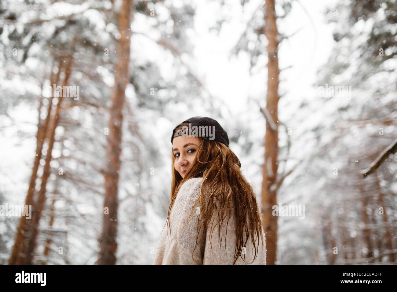 Looking back at camera hi-res stock photography and images - Alamy