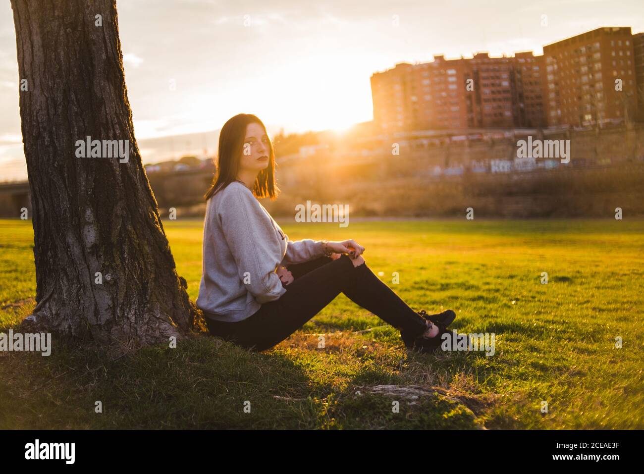 Woman under tree hi-res stock photography and images - Alamy