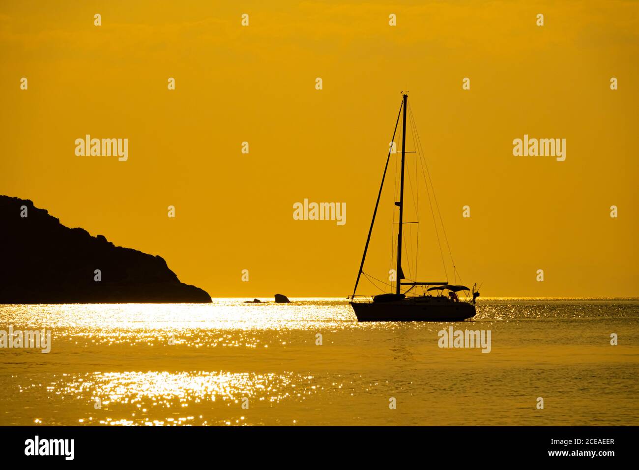Sailing ship yachting hi-res stock photography and images - Alamy