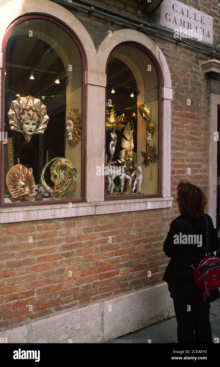 Venetian mask shop hi-res stock photography and images - Alamy