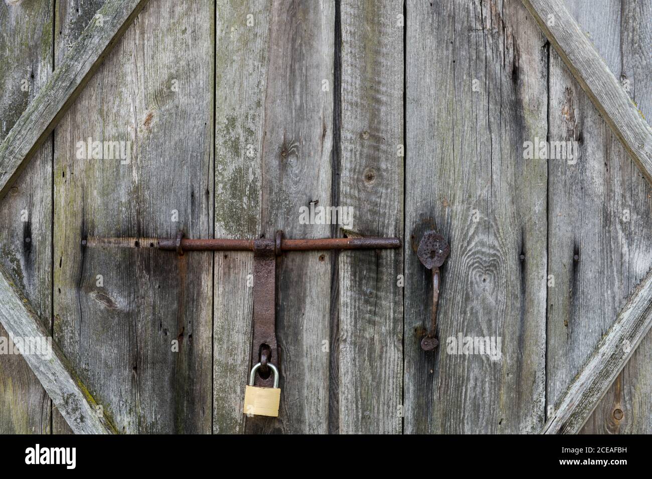 lock and door of Old shed Stock Photo - Alamy