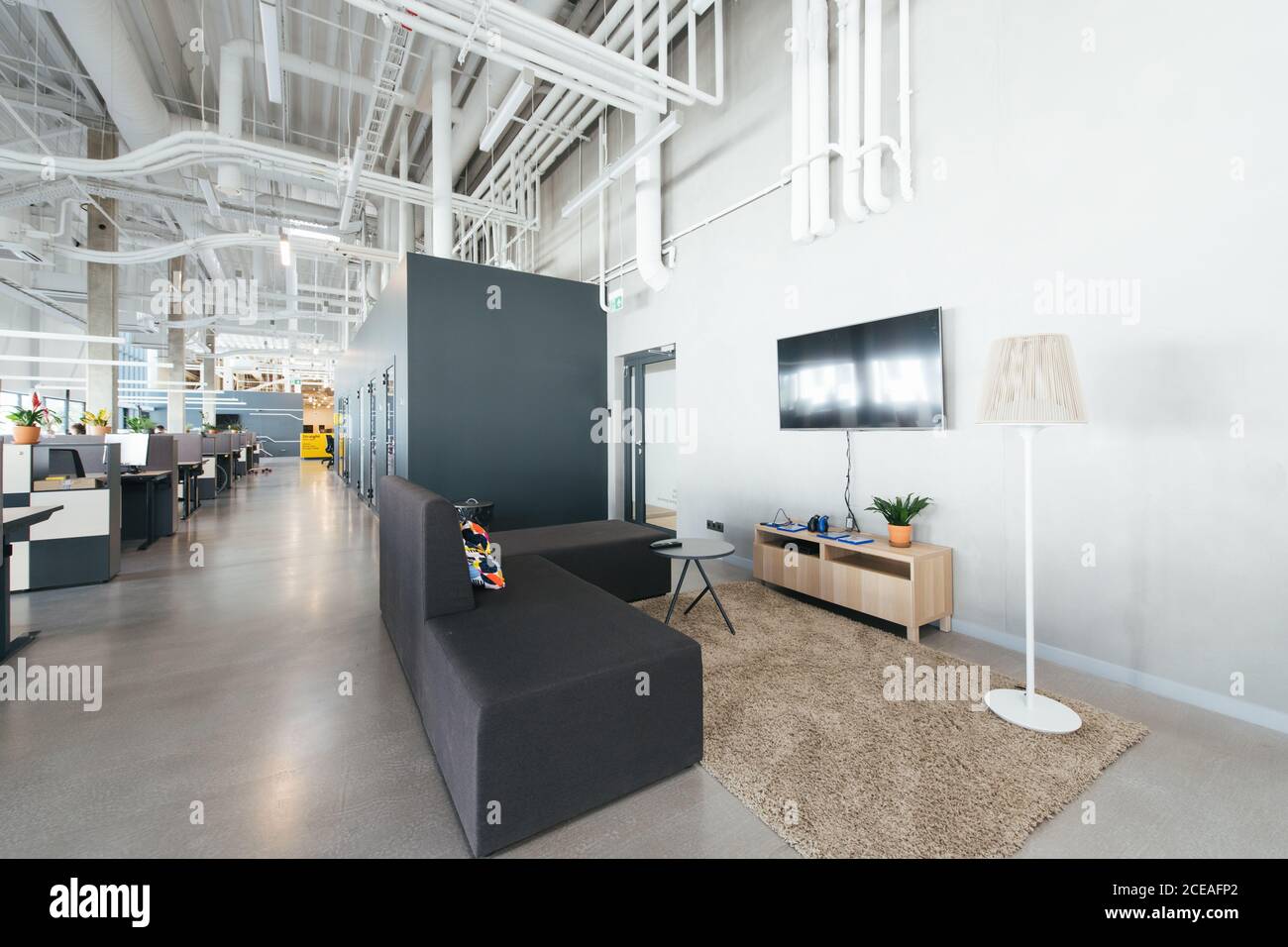 Modern open plan interior office space hi-res stock photography and ...