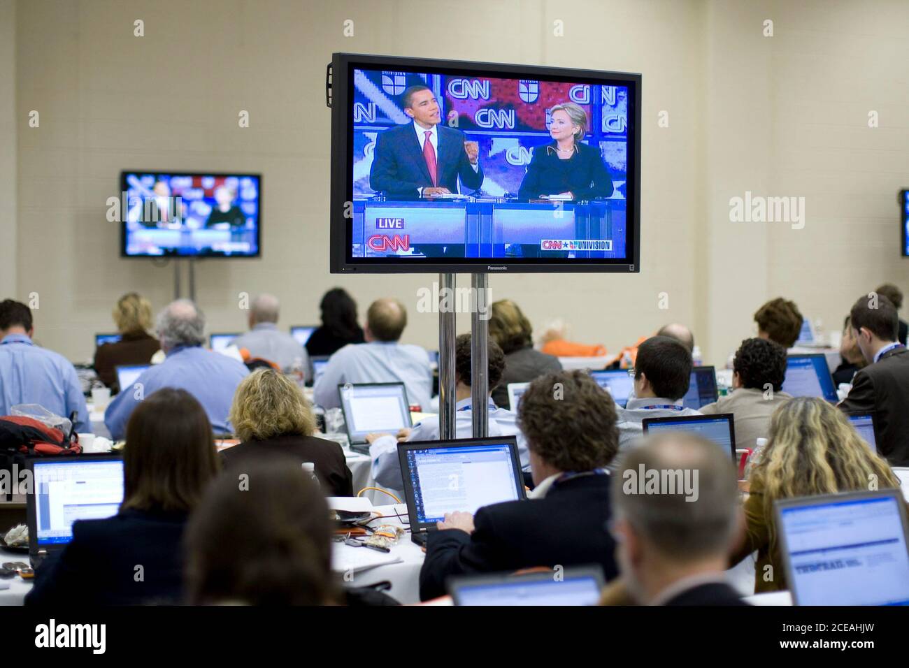 Political reporters newsroom hi-res stock photography and images - Alamy
