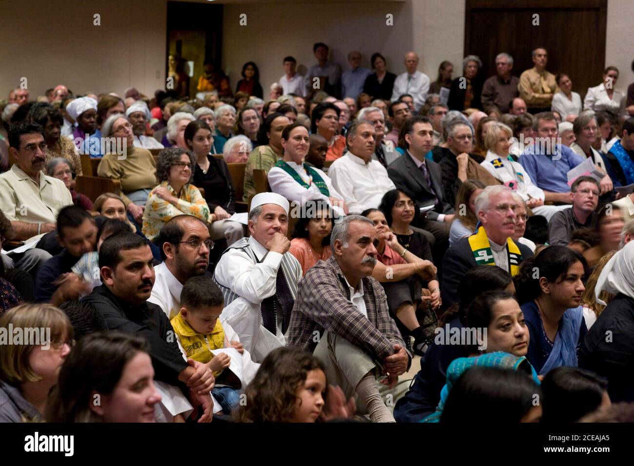 Multicultural congregation hi-res stock photography and images - Alamy