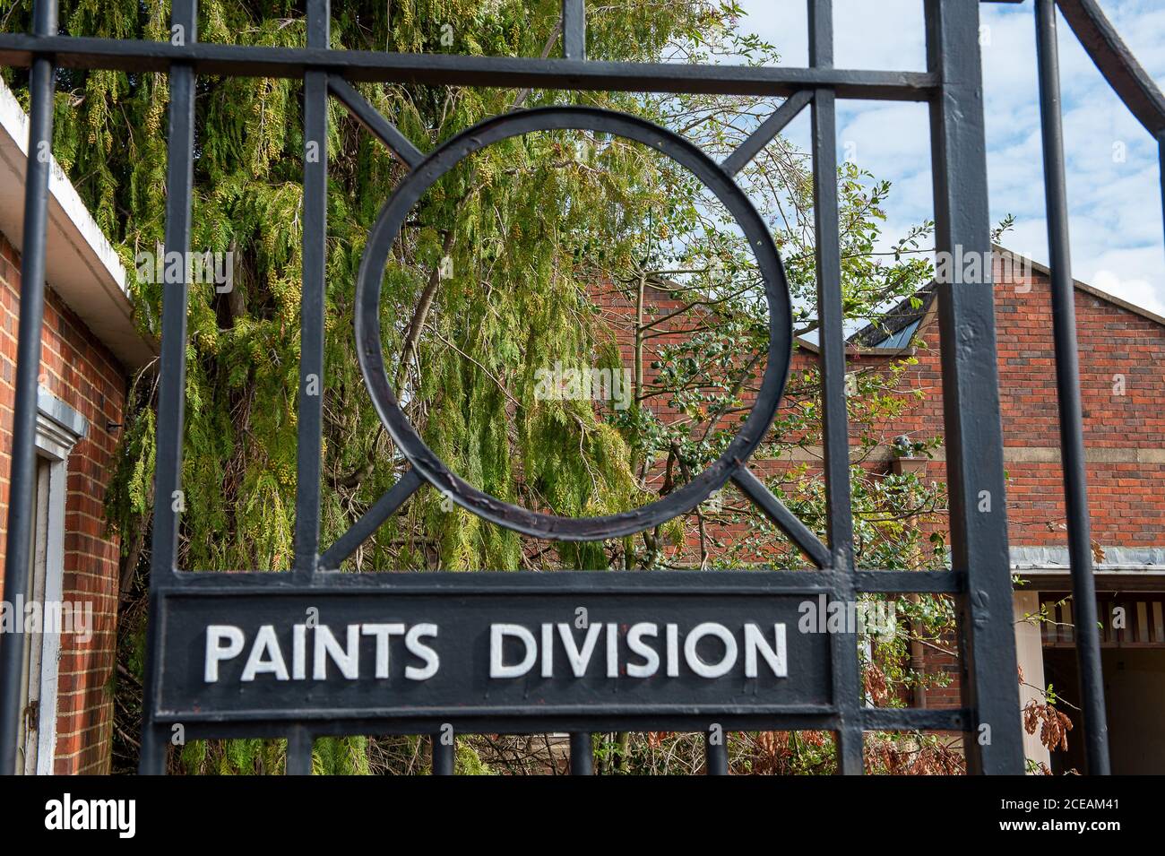 Ici dulux paint factory slough hi-res stock photography and images - Alamy
