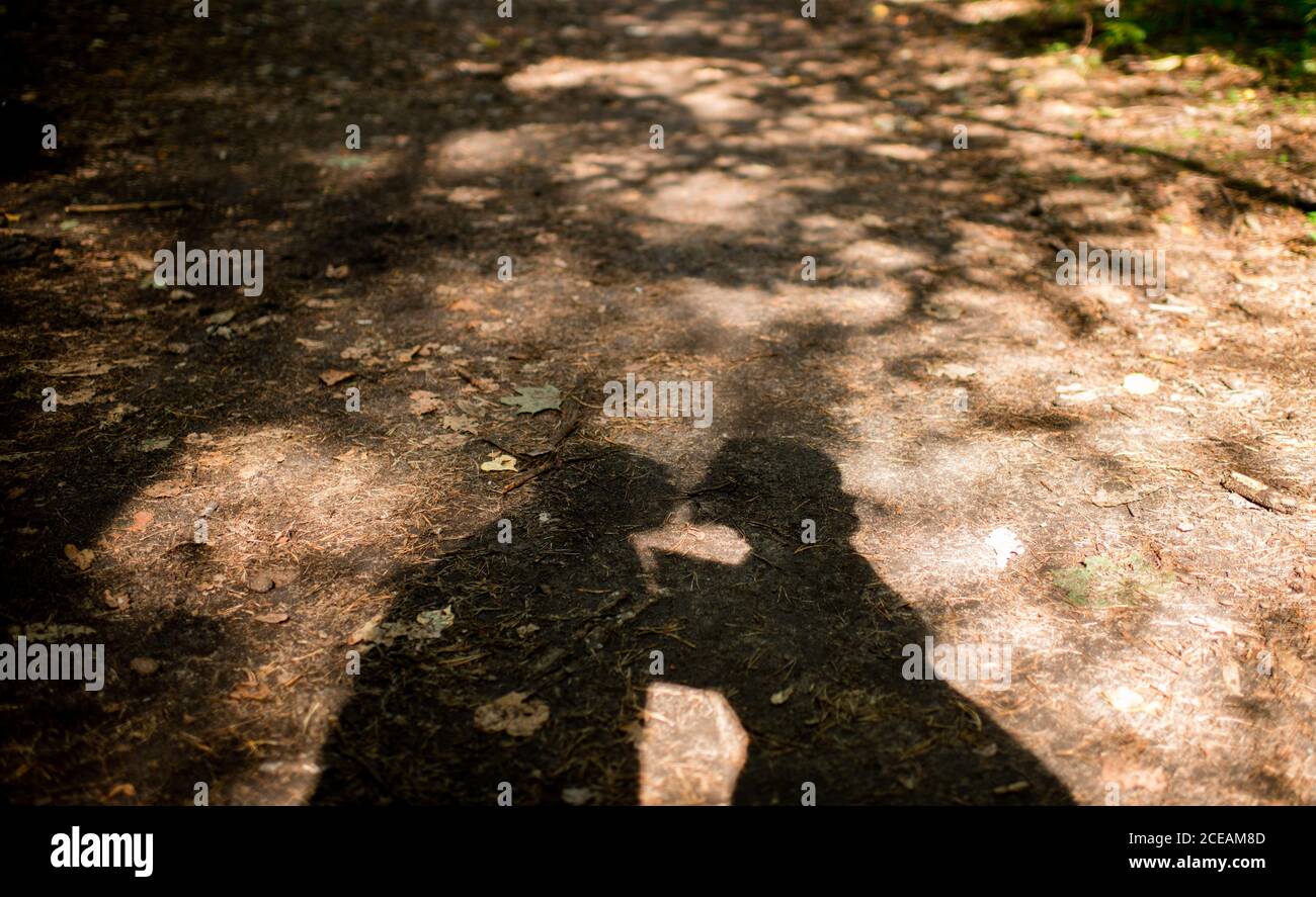 Shadow of couple kissing in nature Stock Photo - Alamy
