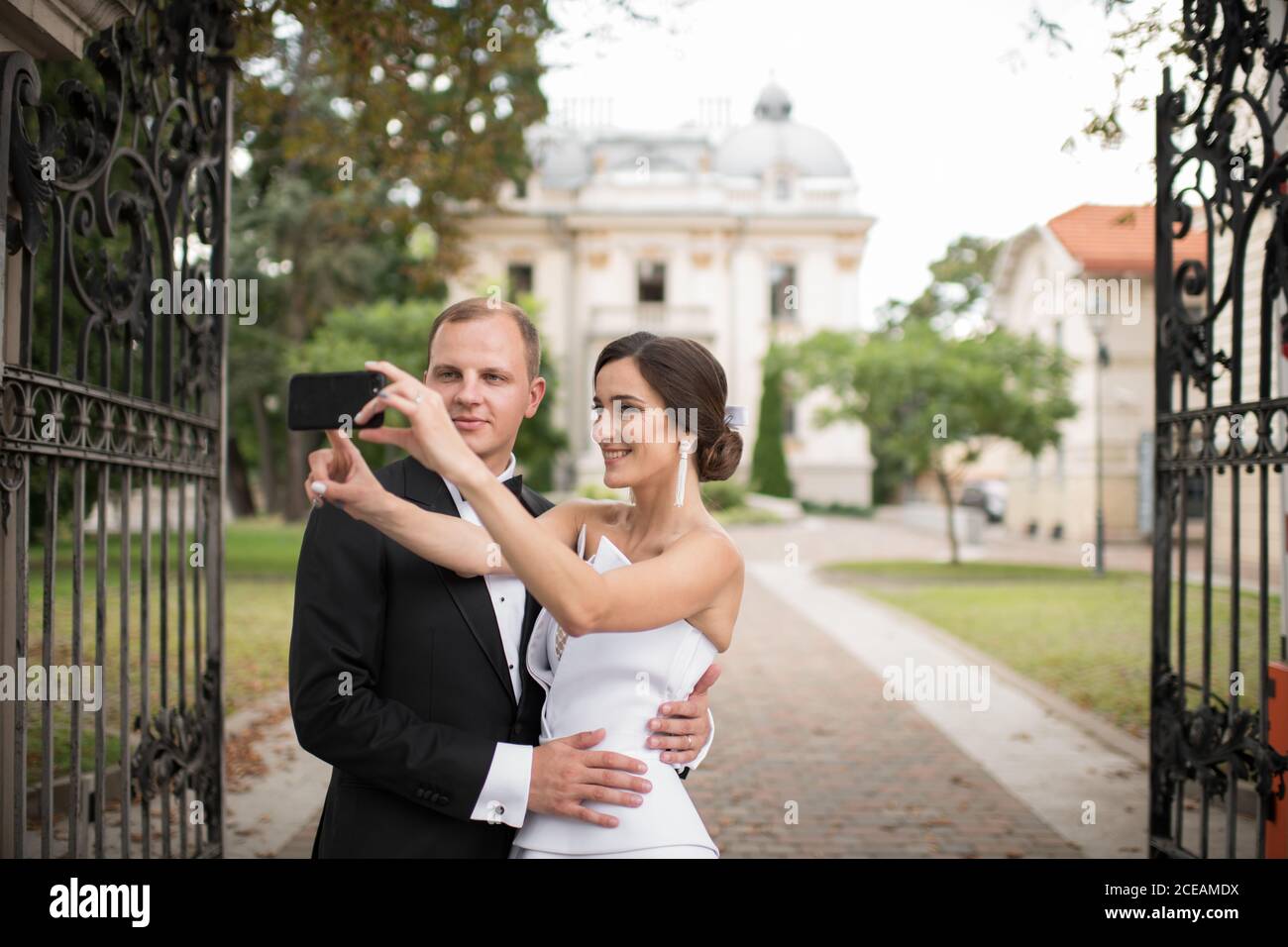 Beautiful young bride handsome hi-res stock photography and images - Alamy