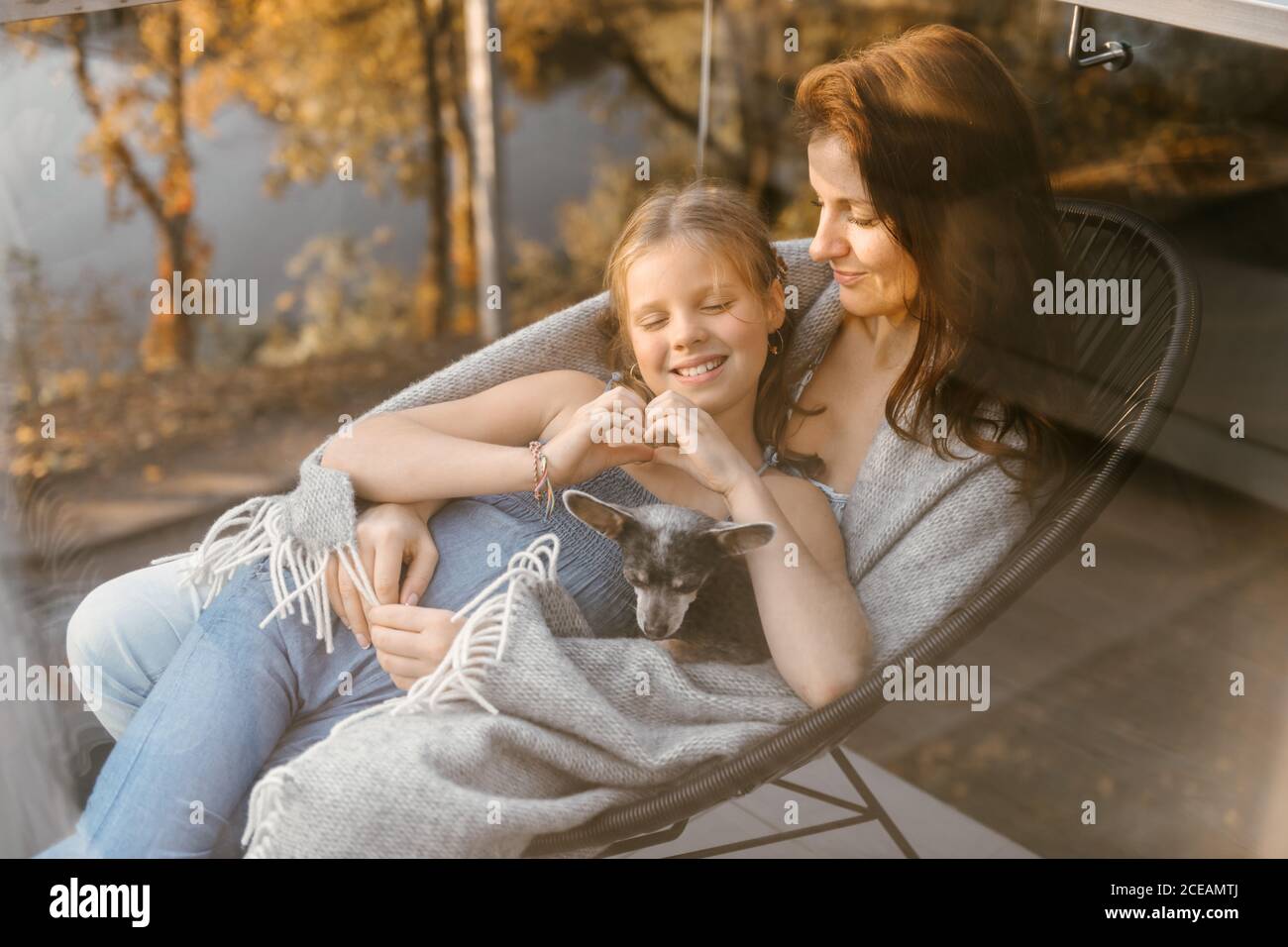 Cuddling season hi-res stock photography and images - Alamy