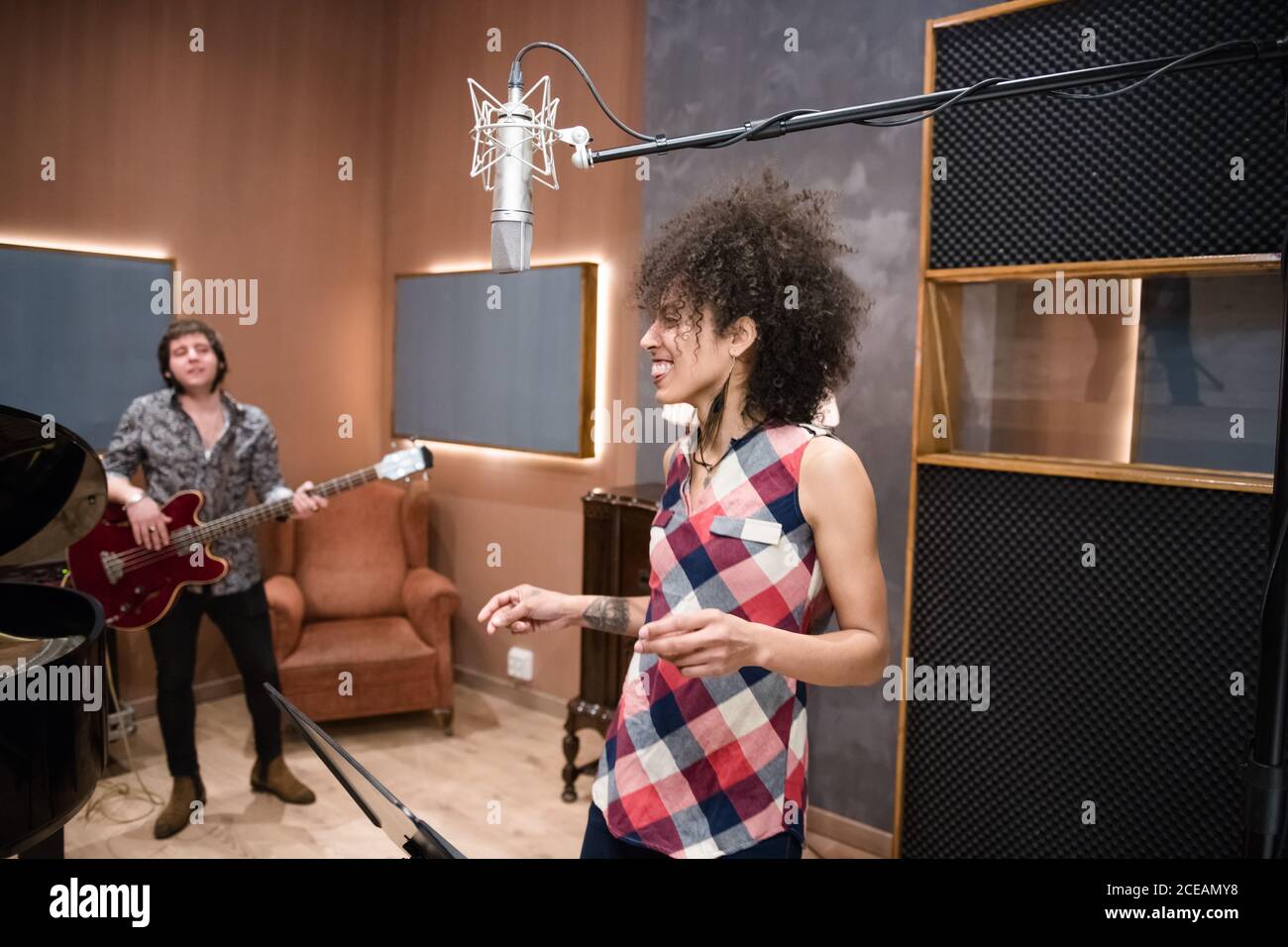 Snapping fingers music hi-res stock photography and images - Alamy